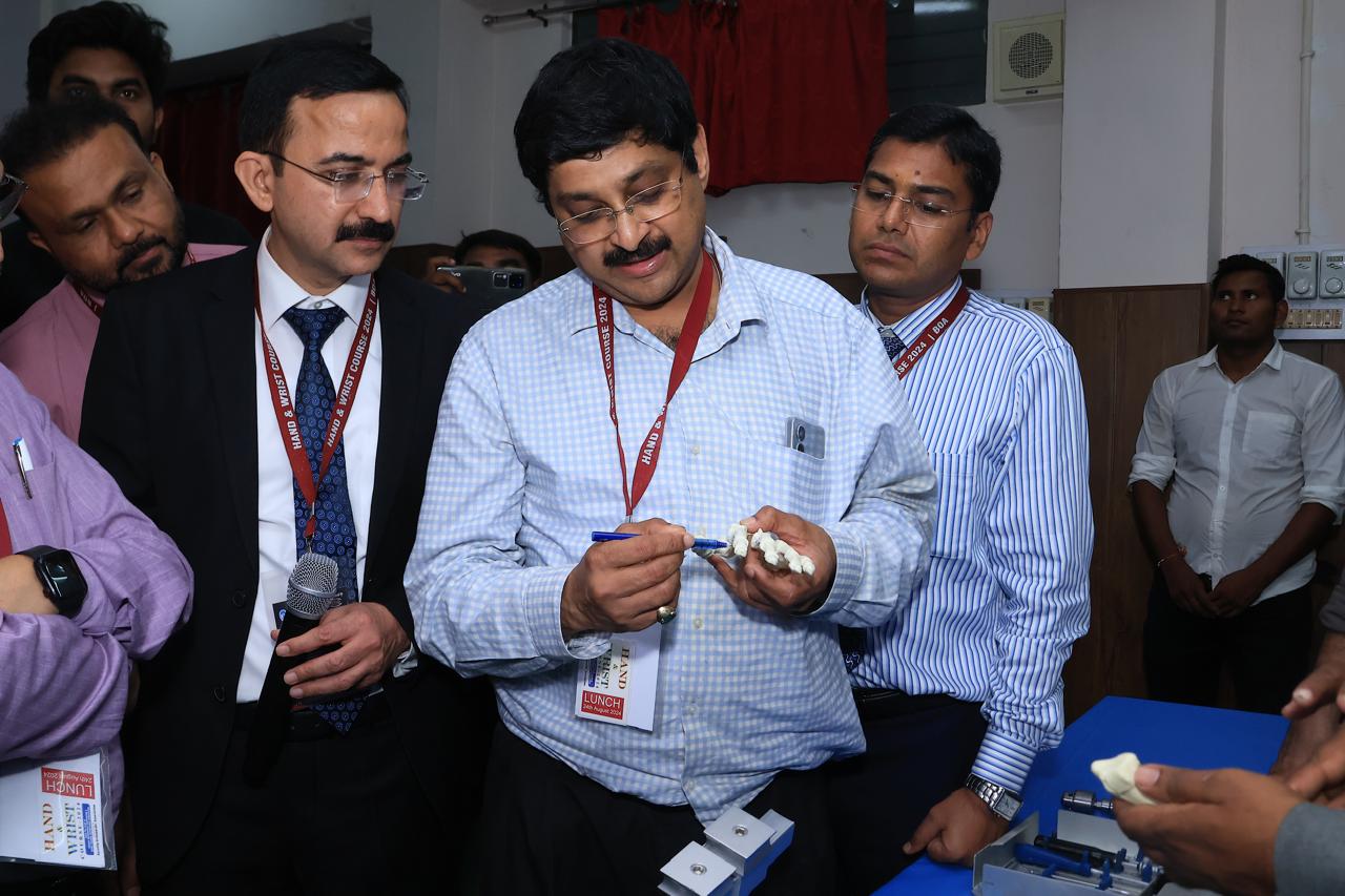 Comprehensive Hand and Wrist Course Held in Bareilly: Experts Share ...